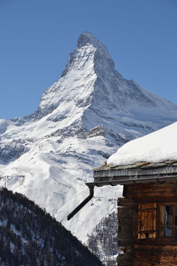 Il Cervino Con Le Case Storiche In Zermatt Immagine Stock - Immagine di ...