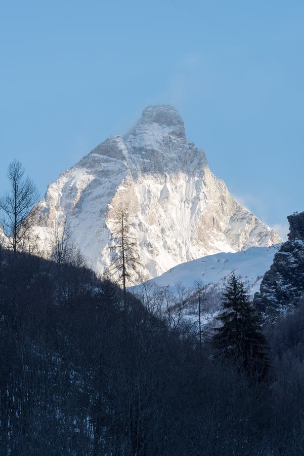 Il Cervino Visto Dall'Italia Fotografia Stock - Immagine di alpino ...