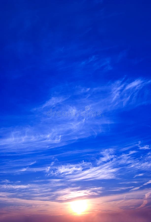 Il cielo. Alba immagine stock. Immagine di alba, colorato - 30560123