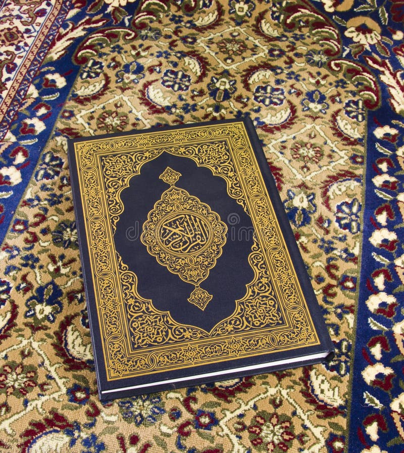 Il Corano Del Libro Sacro Isolato Immagine Stock - Immagine di cuore ...