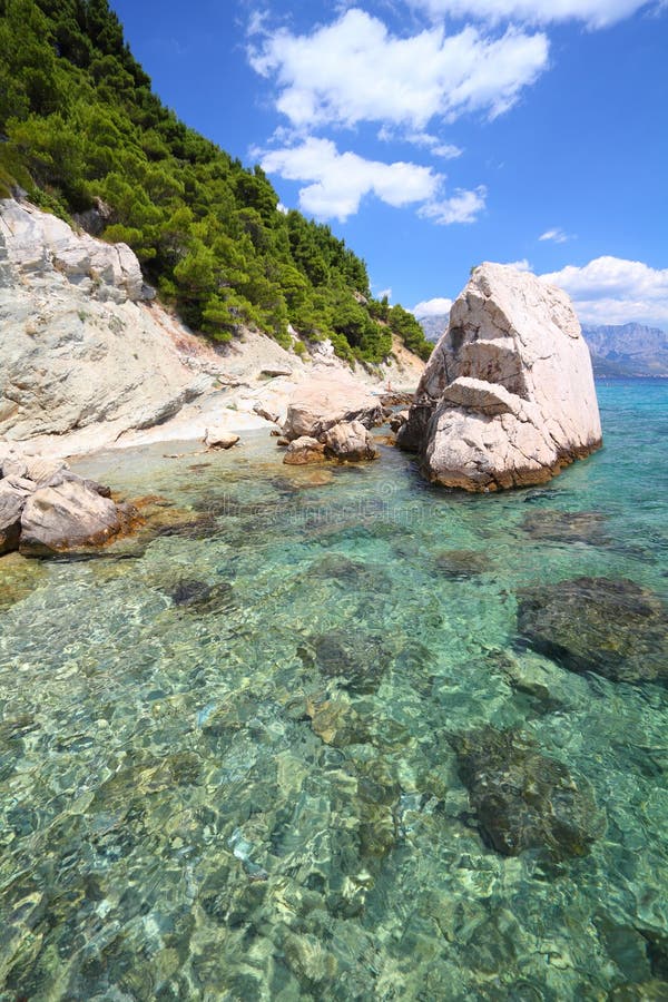 Isola Di Cres, Croazia: Vista Dalla Passeggiata Della Spiaggia Al Mare ...