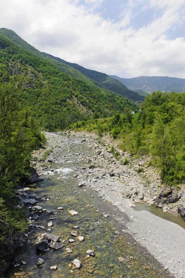 Fiume Di Trebbia Dal Ponte Di Bobbio Fotografia Stock - Immagine di ...