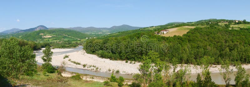Fiume Di Trebbia A Dorba Vicino A Piacenza Fotografia Stock - Immagine ...