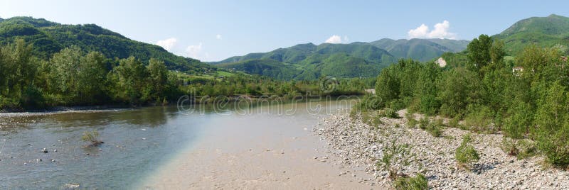 Fiume Trebbia fotografia stock. Immagine di fiume, esterno - 54881614