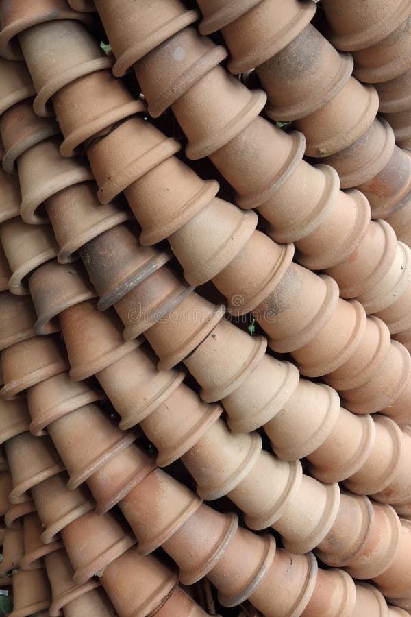 Argilla cotta Jardiniere immagine stock. Immagine di sporcizia - 23767717