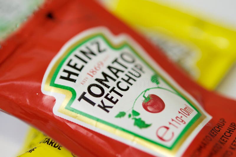 Heinz Marca a Caldo Il Ketchup, La Senape Gialla Ed Il Condimento Dolce ...