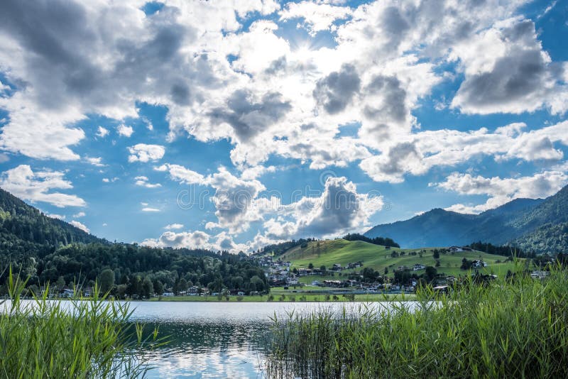 Il Lago Della Montagna in Alpi, Austria Fotografia Stock - Immagine di ...