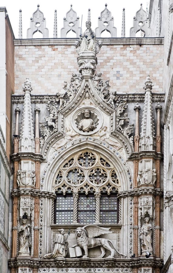 Il Marco Basilico Di San Di Pazzia Fotografia Stock - Immagine di bello ...