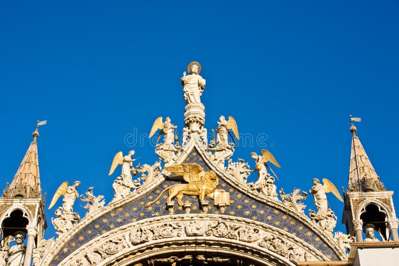 Il Marco Basilico Di San Di Pazzia Fotografia Stock - Immagine di bello ...