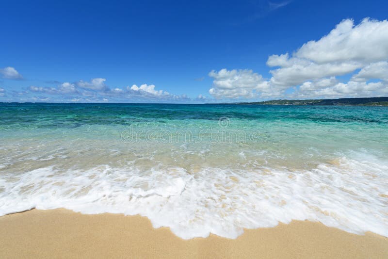 Il Mare Ed Il Cielo Blu in Okinawa Fotografia Stock - Immagine di ...