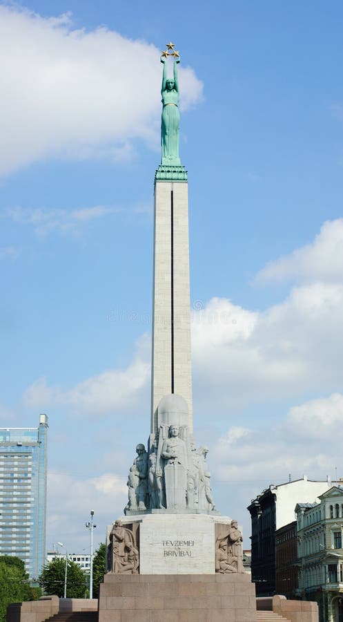 Monumento di libertà, Riga fotografia stock editoriale. Immagine di ...