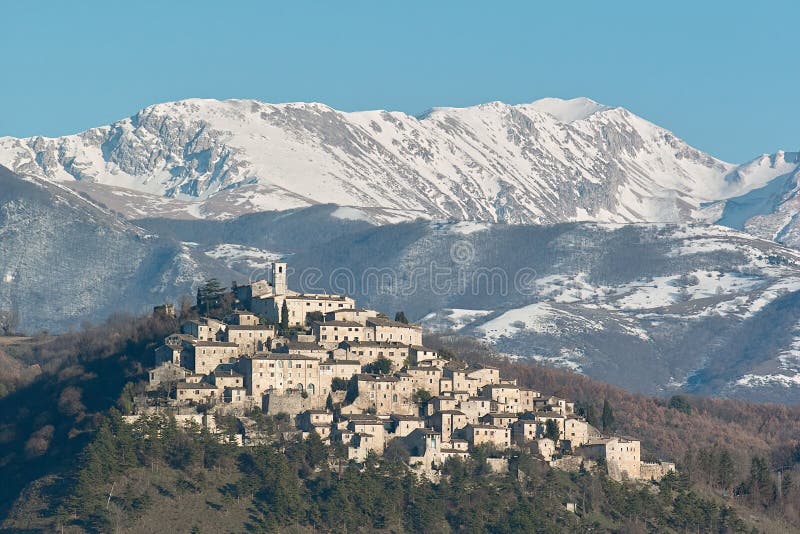 Il Paese Del Labro E Del Terminillo Della Montagna Immagine Stock ...