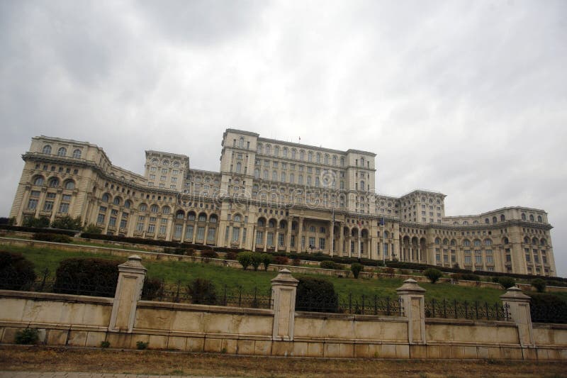 Palazzo Del Parlamento Rumeno a Bucarest, Romania Immagine Stock ...