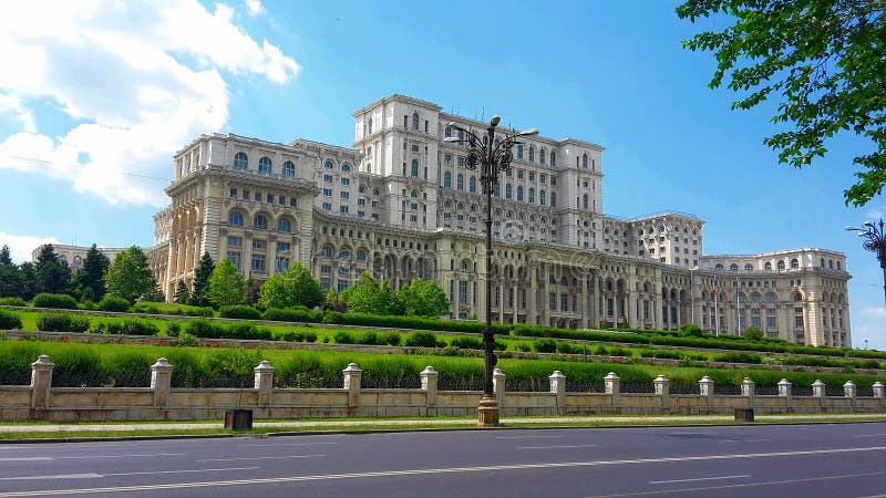 Il Parlamento rumeno fotografia stock. Immagine di corsa - 88839826