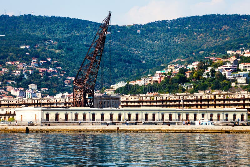 Il Porto Di Trieste Mare E Paesaggio Immagine Stock - Immagine di ...