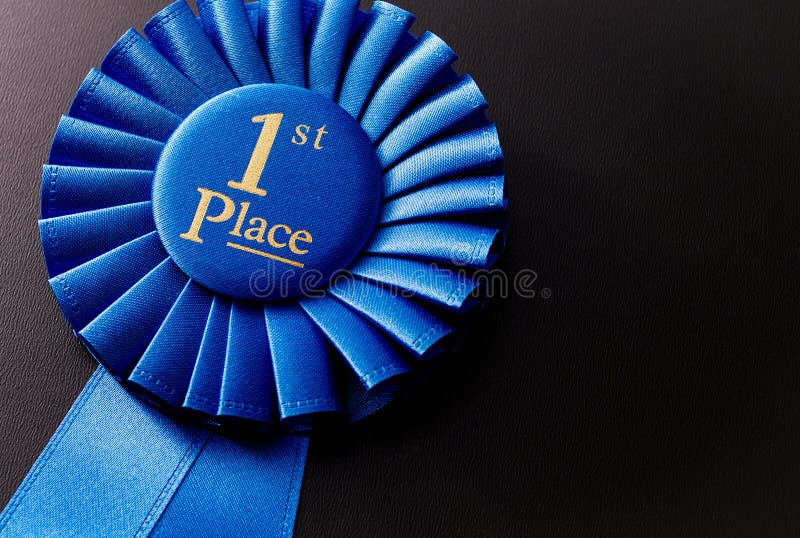 Il Premio Per Il Primo Posto Su Un Fondo Scuro Fotografia Stock ...