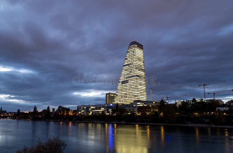 Il Reno Con La Torre Di Roche a Basilea Fotografia Editoriale ...