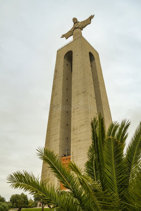 Il Sanctuaire Du Christ Le Roi Dans Almada Photo éditorial - Image of ...