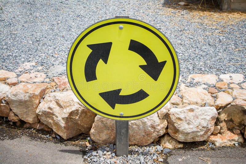 Il Simbolo Del Segno Della Rotatoria Fotografia Stock - Immagine di ...