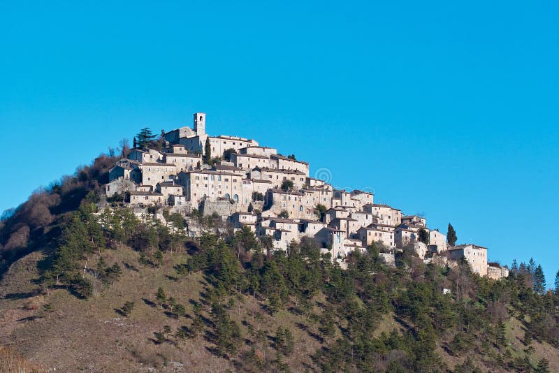 Il villaggio del labro immagine stock. Immagine di panorama - 18751119
