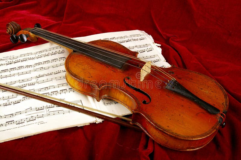 Il violino immagine stock. Immagine di orchestra, musica - 5046835