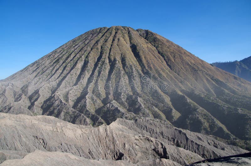 Il Vulcano Bromo Sull'isola Di Java in Indonesia Fotografia Stock ...