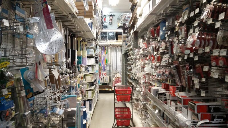 Ilha Da Loja De Ferragens Com Carro Foto de Stock Editorial - Imagem de ...