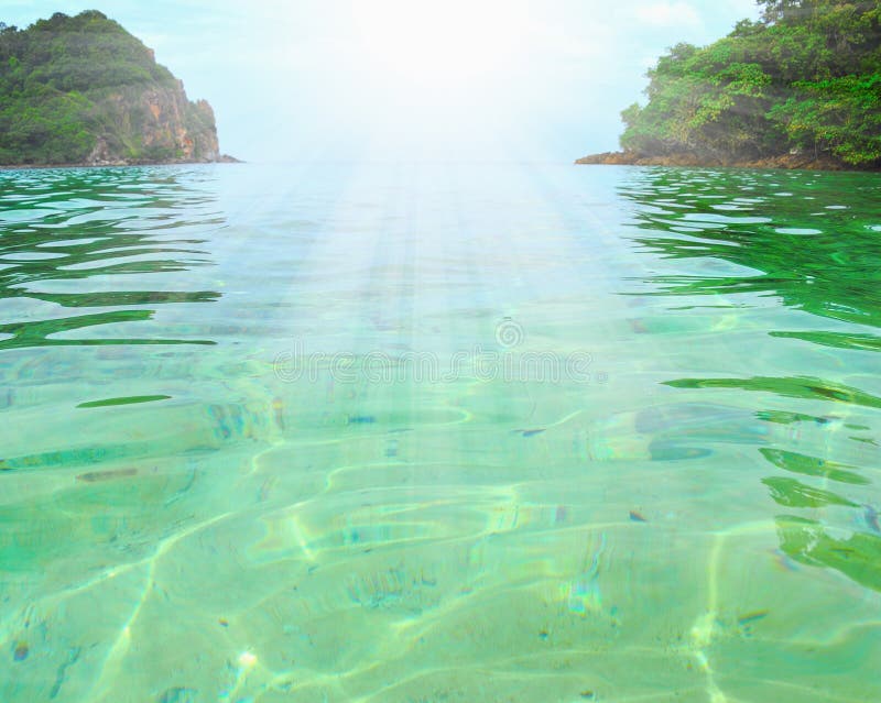 Ilha Tropical No Mar Aberto Foto de Stock - Imagem de praia, pico: 33254104