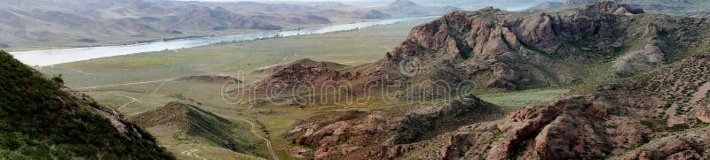 Ili River Valley, Kazakhstan Immagine Stock - Immagine di strada, acqua ...