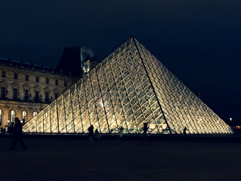 Illuminated Pyramidal-shaped Skylight of the Louvre Museum, at Night in ...