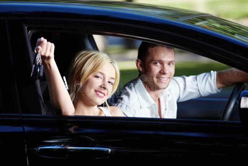 Im Auto stockfoto. Bild von antreiben, paare, kaukasisch - 15345014