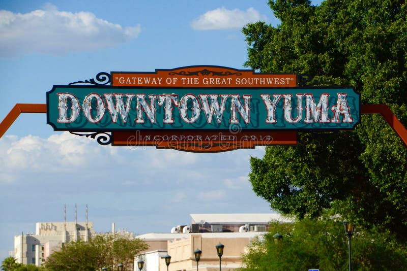 Im Stadtzentrum Gelegener Yuma Sign Stockfoto - Bild von stadtzentrum ...