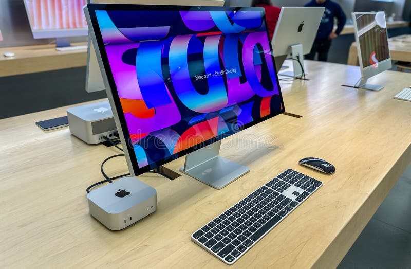 Imac computer on table editorial stock image. Image of gadget - 130872329