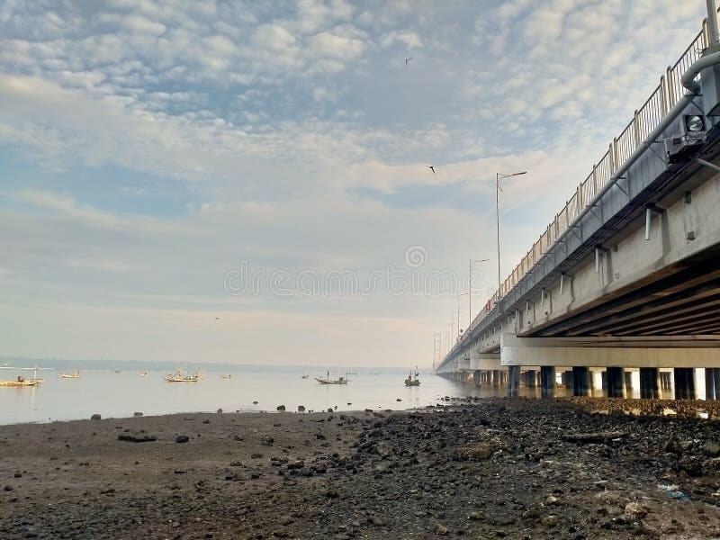 Image of the Appearance of the Suramadu Bridge from the Side and Views ...
