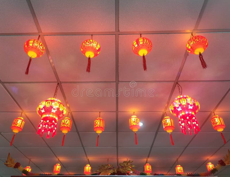Image of Beautiful Ceiling Decoration Using Amazing Lamps with Chinese ...