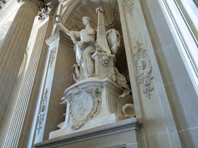 Neo Classical Statue at the Louvre Museum Editorial Photo - Image of ...