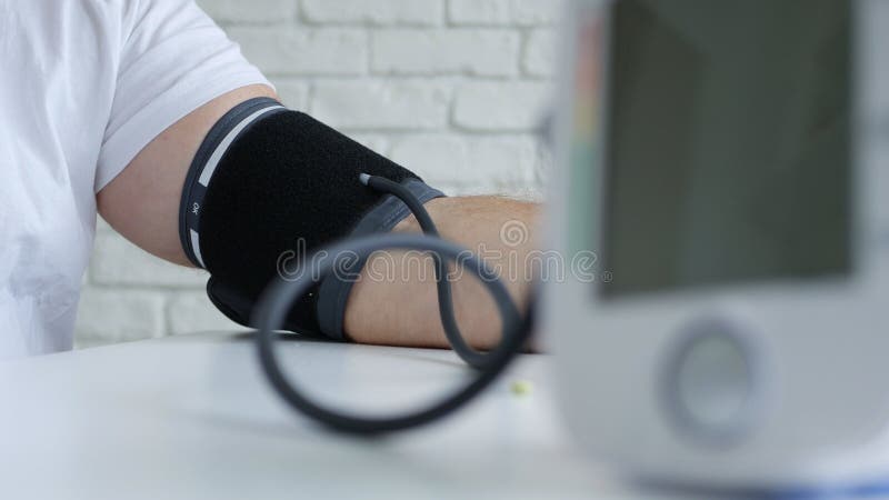 Image with a Doctor Using a Device for Taking Blood Pressure Stock ...