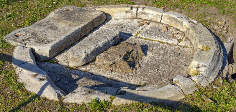 16:01 Image 2 of 323 Ll 73 SKIP SUBMIT SHRINE of VENUS CLOACINA Stock ...