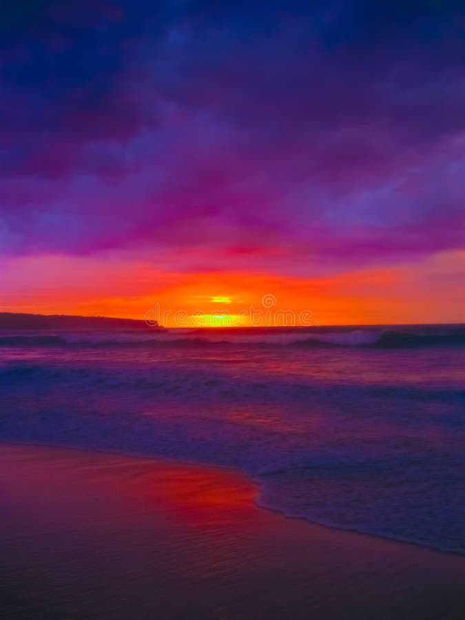 Image of the Sun Setting Over the Ocean Stock Image - Image of ocean ...
