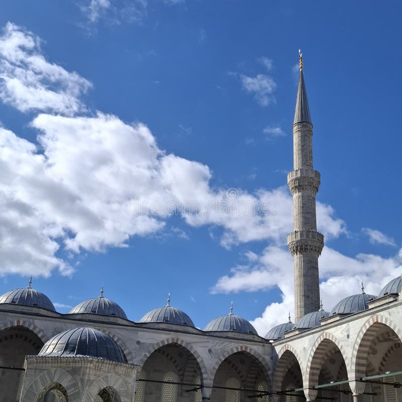 The Blue Mosque (Sultanahmet Camii) at Night, Istanbul, Turkey Stock ...