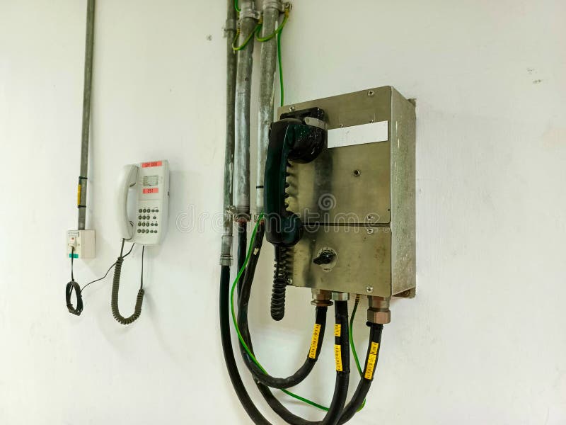 Old Fashioned Wall Mounted Telephones Stock Photos - Free & Royalty ...