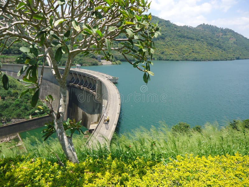 Victoria dam sri lanka editorial stock photo. Image of road - 114842013