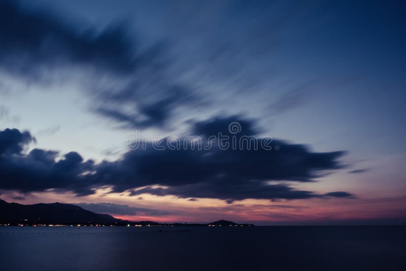 Imagem Do Mar Ou O Oceano E a Montanha Com Fundo Bonito Antes Do Por Do ... Imagem Do Mar Ou O Oceano E a Montanha Com Fundo Bonito Antes Do Por Do ...