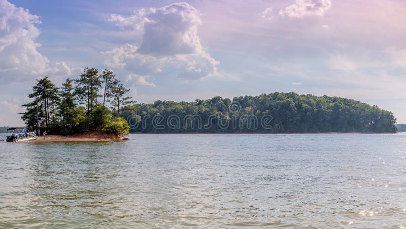 Lago Lanier Georgia foto de stock. Imagem de nuvens - 103826202