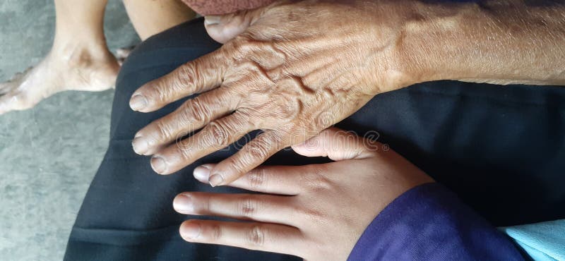 Images of Two Hand about the Different of Young Hand and Old Hand Stock ...
