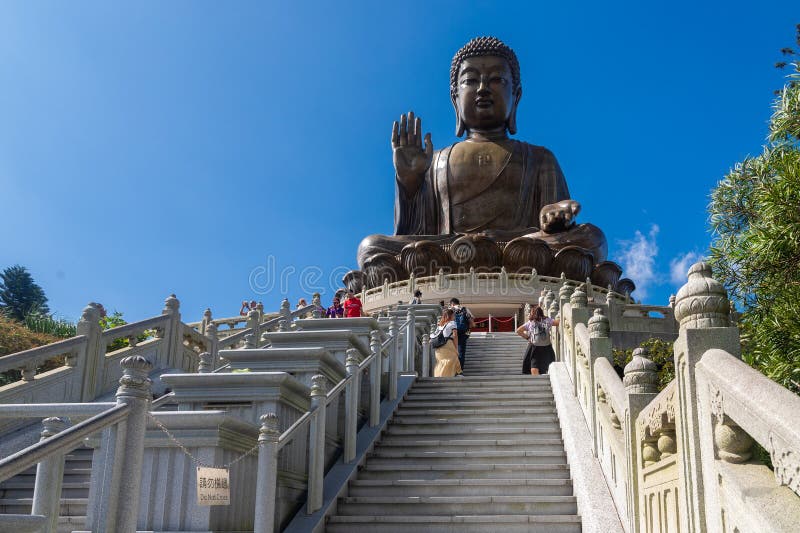 The Amazing Bronze Statue of Tian Tan Buddha or Big Buddha at Lantau ...