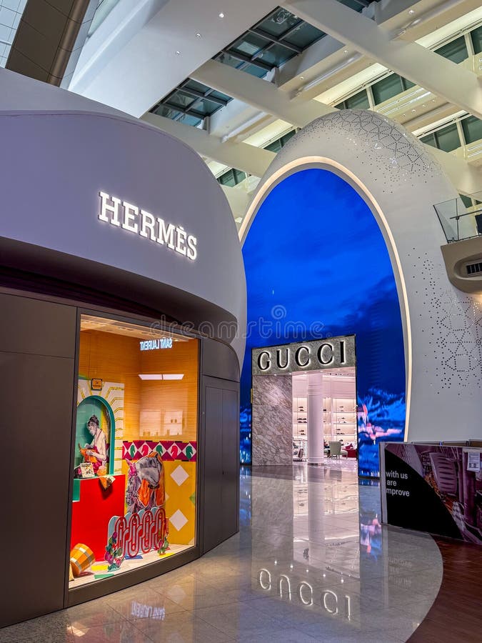 Abu Dhabi International Airport Terminal Shopping Area Editorial ...