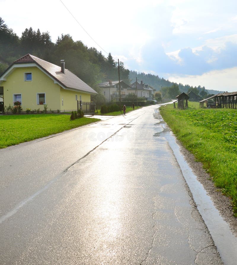 Immagine Delle Case Accoglienti Lungo La Strada Immagine Stock ...