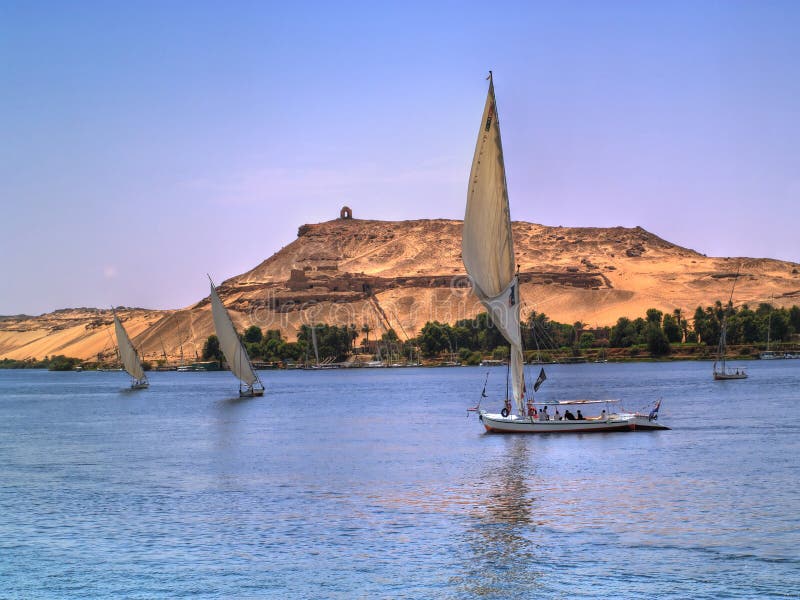 Aswan, Barche Di Felucca Sul Nilo Fotografia Stock - Immagine di egitto ...