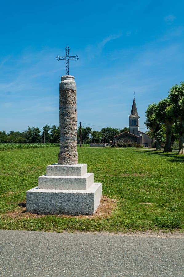 Immer Eine Kirche Hinter Einem Kreuz Stockfoto - Bild von maria ...